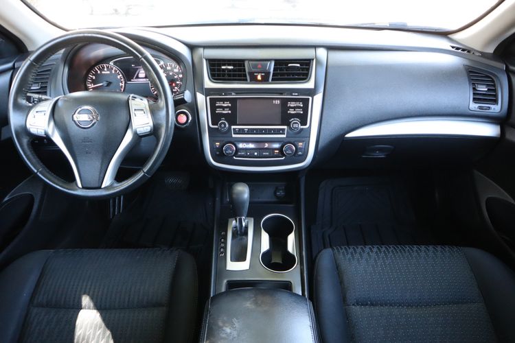 2016 Nissan Altima 2.5 SV | Victory Motors of Colorado