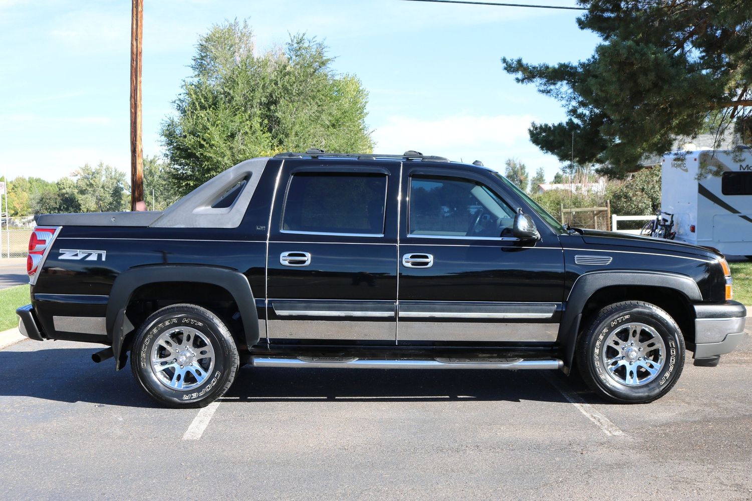 2005 Chevrolet Avalanche Z71 | Victory Motors of Colorado