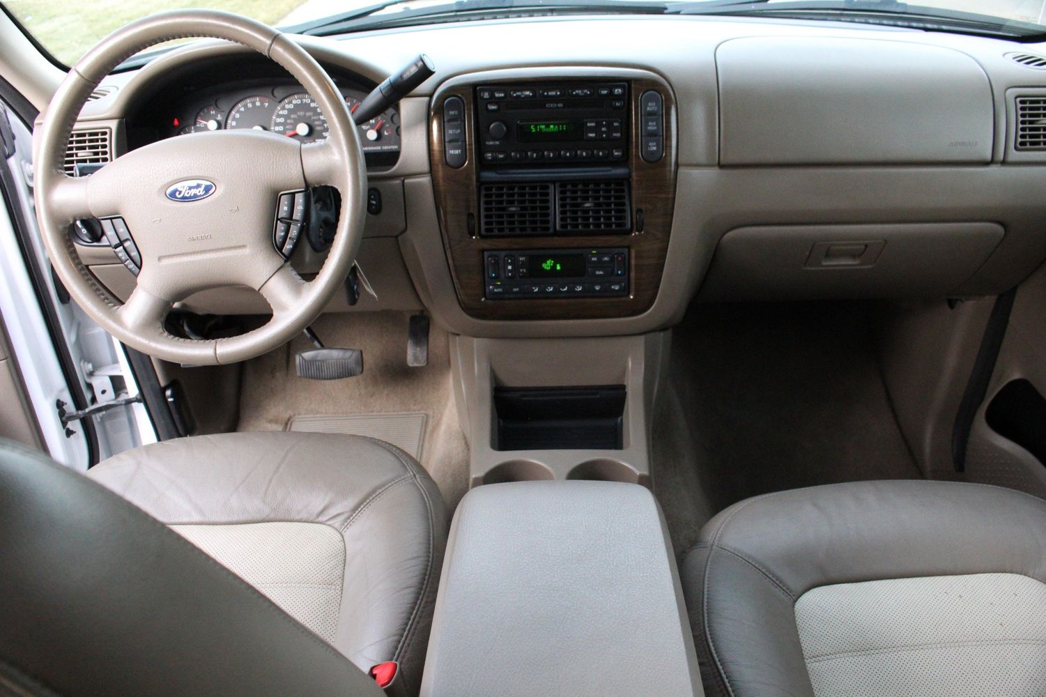 2004 Ford Explorer Eddie Bauer | Victory Motors of Colorado