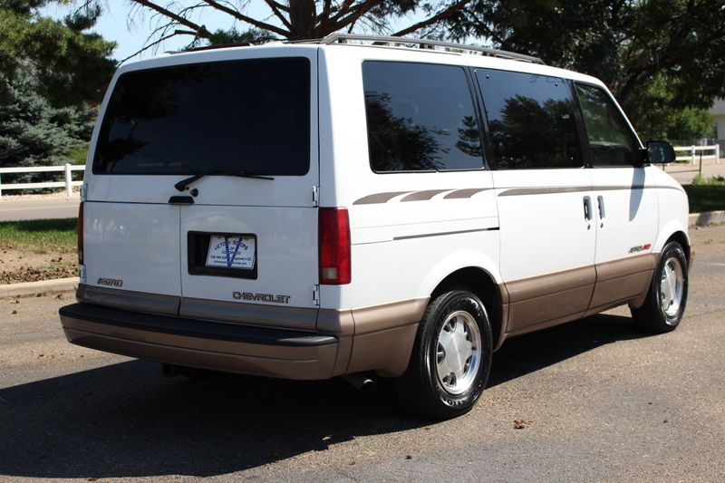 2000 Chevrolet Astro Photos