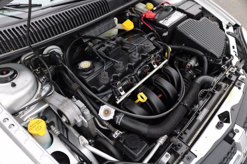 2004 Dodge Neon Photos