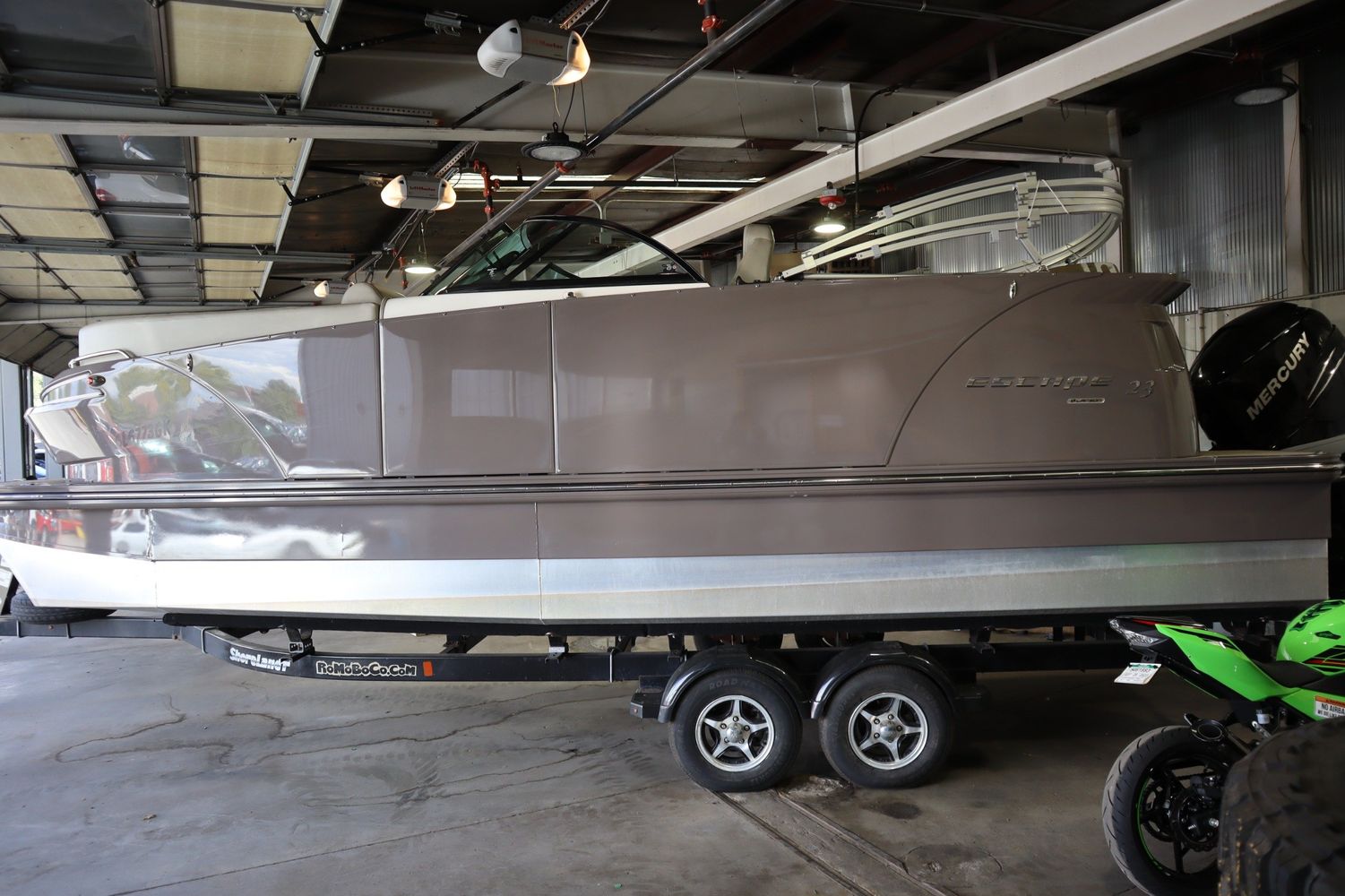 2018 LARSON ESCAPE PONTOON | Victory Motors of Colorado