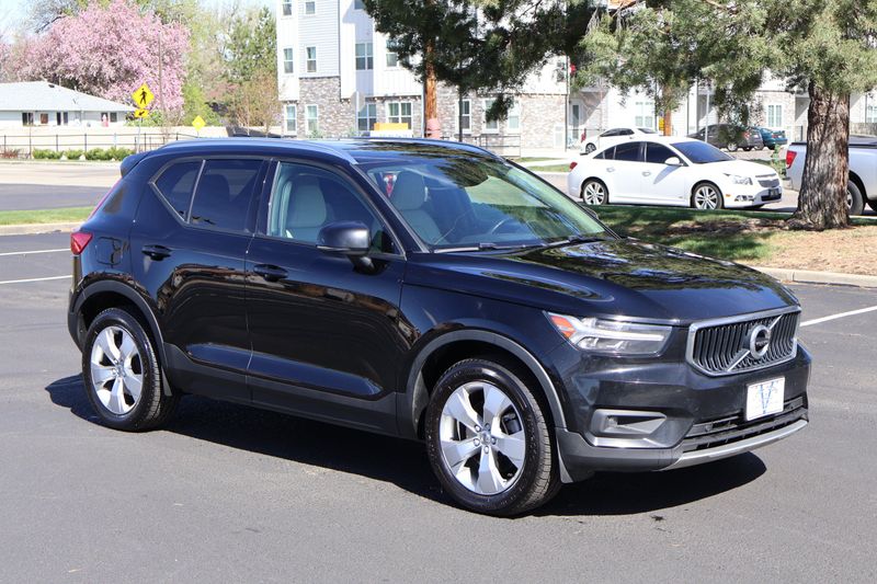 2021 Volvo XC40 Photos