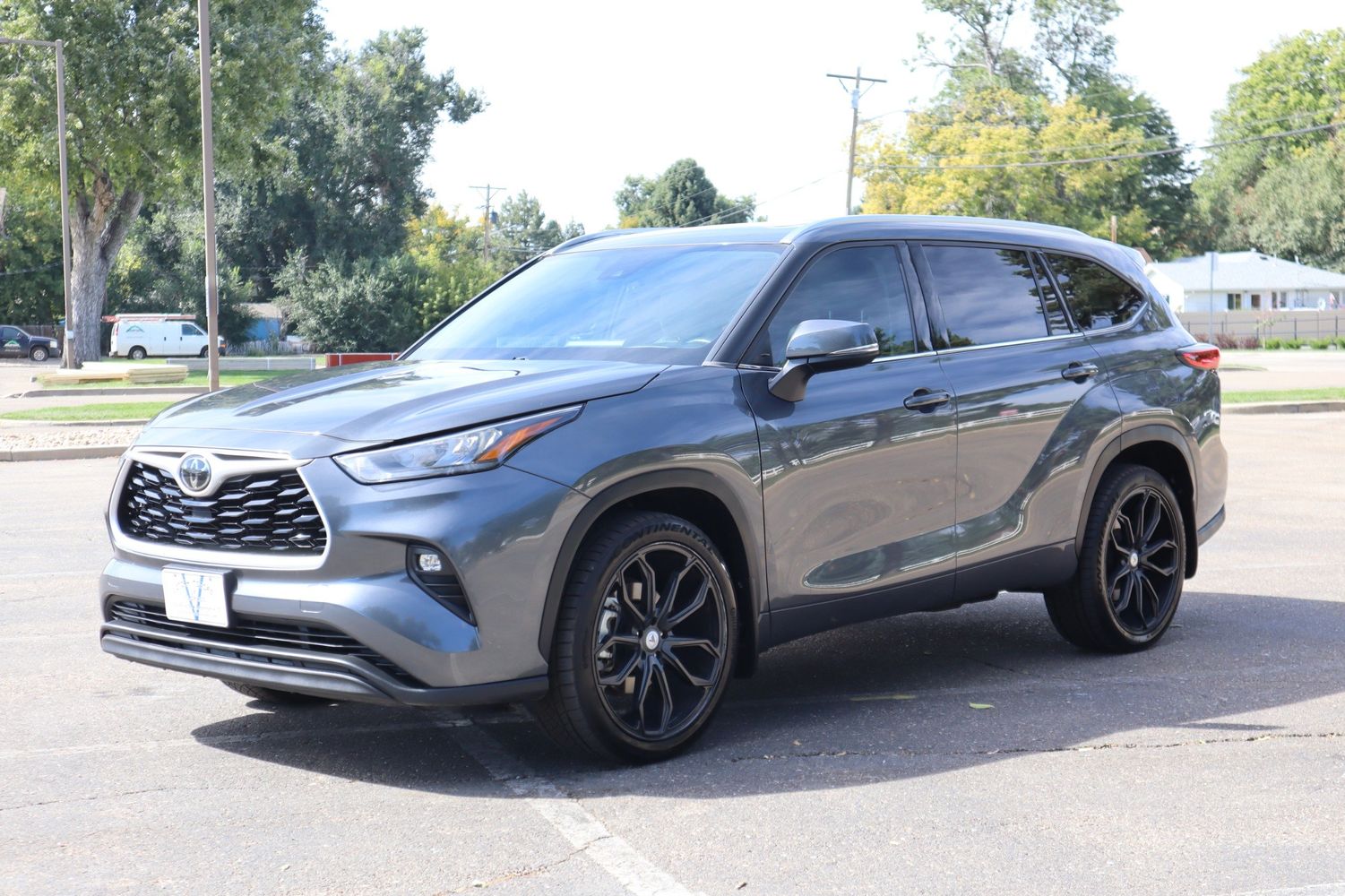 2020 Toyota Highlander XLE | Victory Motors of Colorado