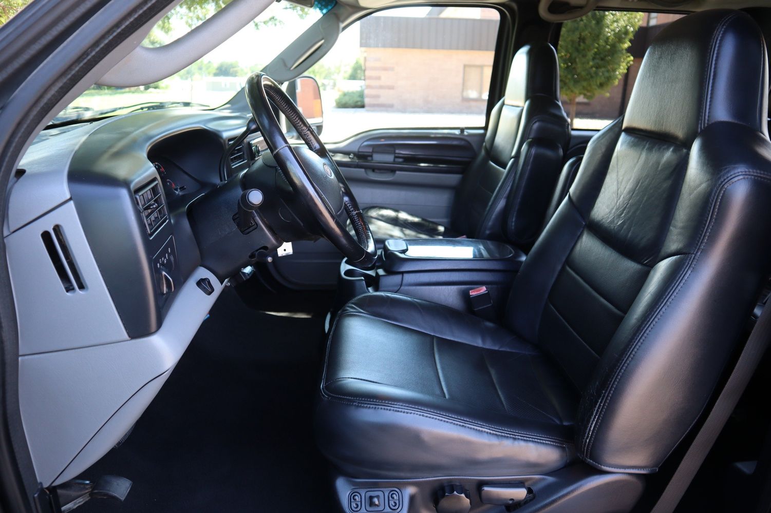 2004 Ford F-250 Super Duty Lariat | Victory Motors of Colorado