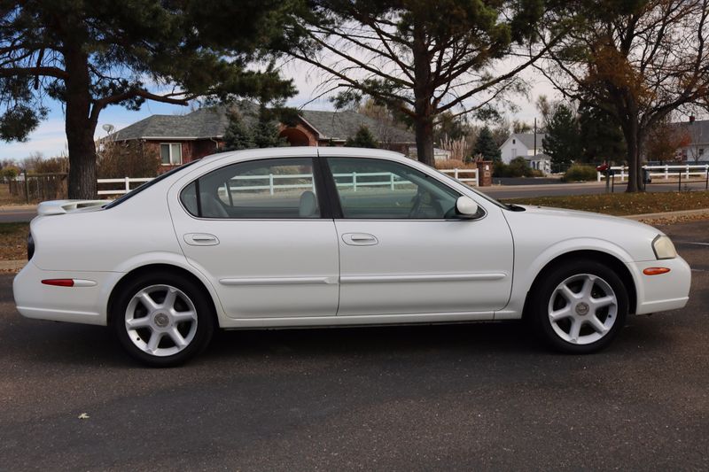 2000 Nissan Maxima Photos