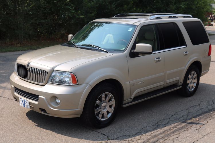 2004 Lincoln Navigator | Victory Motors of Colorado