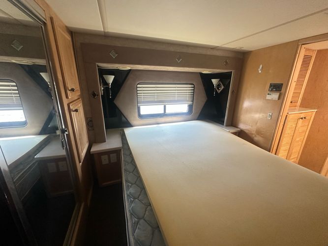 2003 Freightliner XC Chassis | Country Truck & Auto