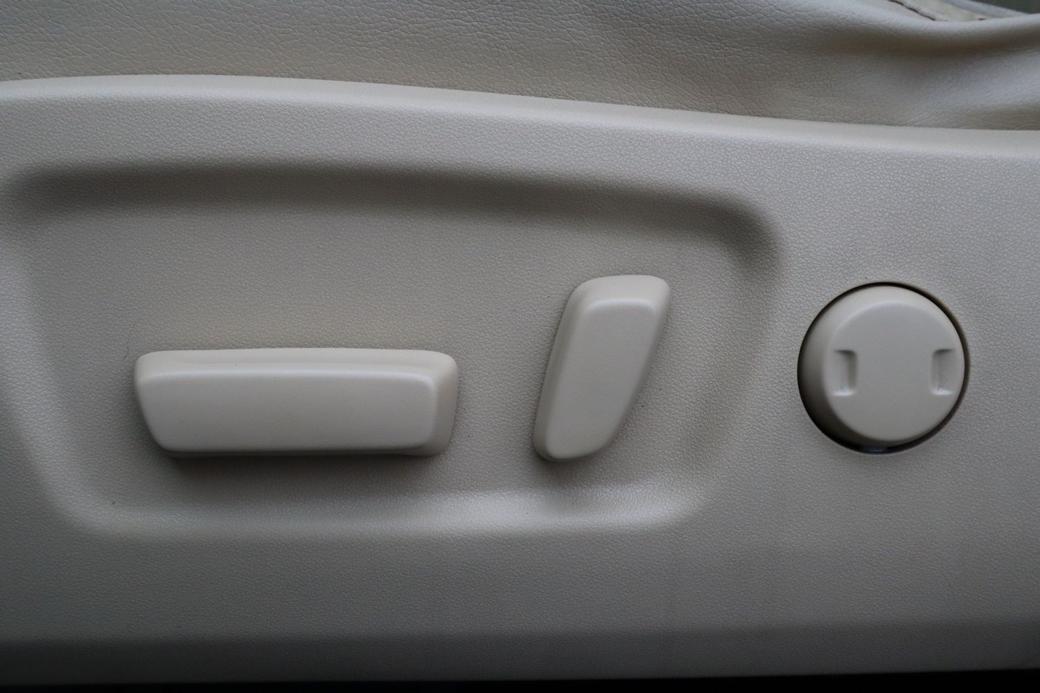 2014 Toyota Highlander LE | Victory Motors of Colorado