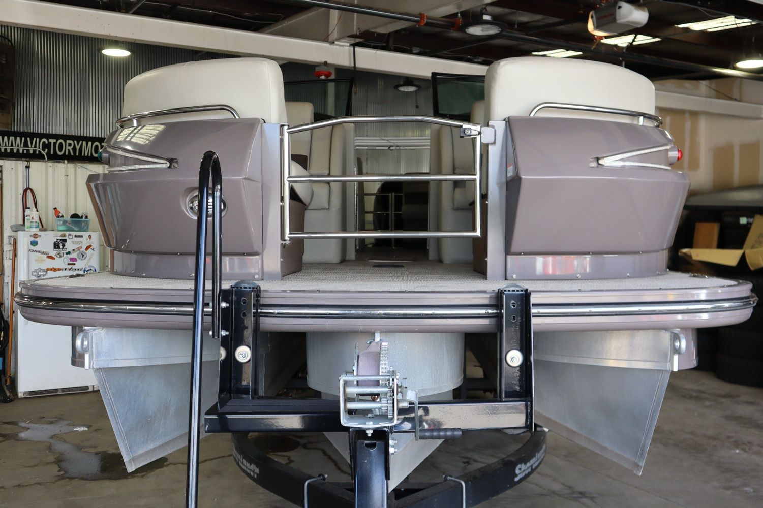 2018 LARSON ESCAPE PONTOON | Victory Motors of Colorado