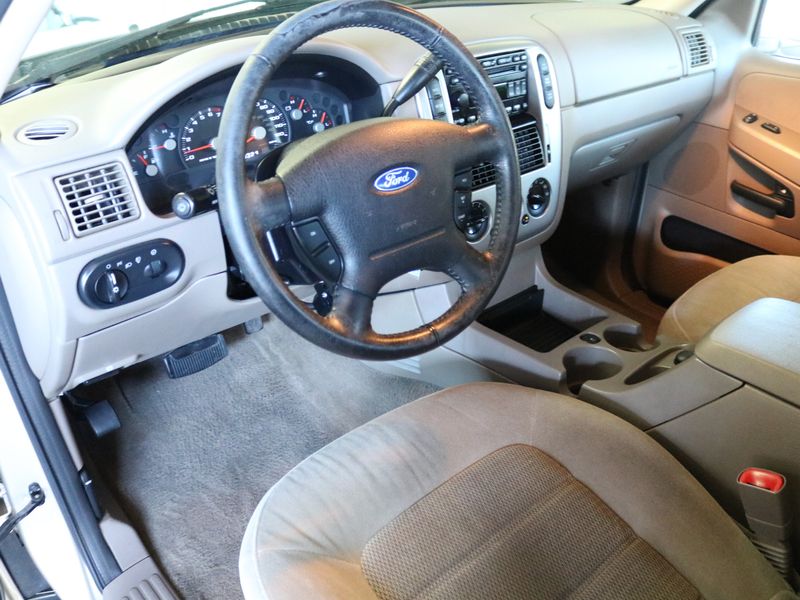 Ford Explorer 2005 Interni 2005 Ford Explorer XLS