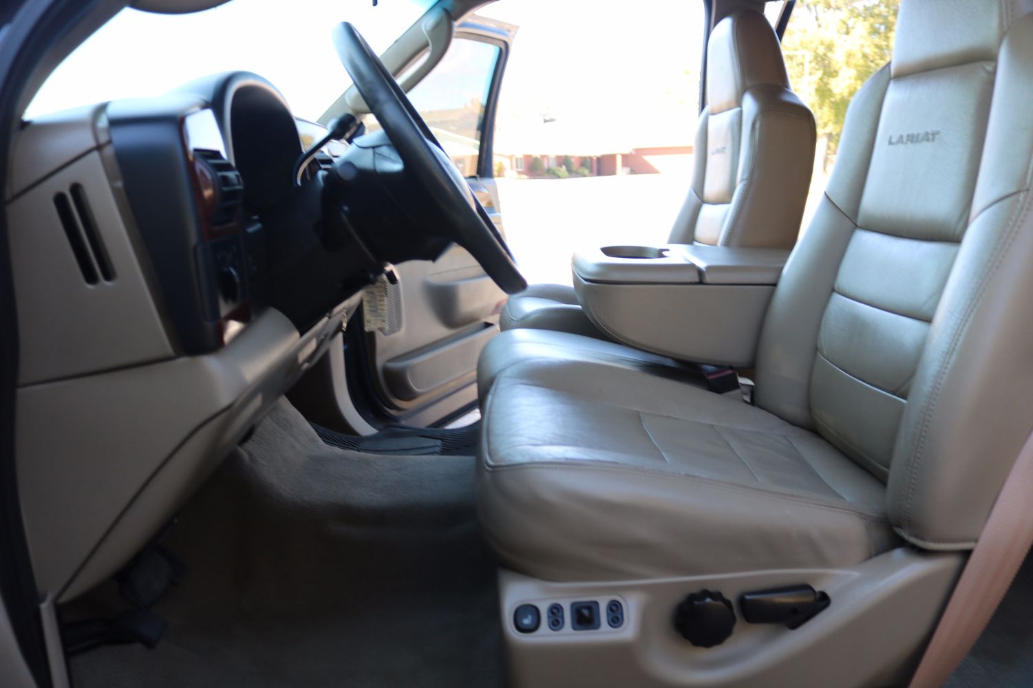 2005 Ford F-350 Super Duty Lariat | Victory Motors of Colorado