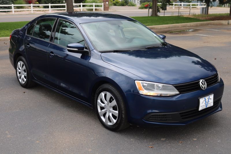 2011 Volkswagen Jetta Photos