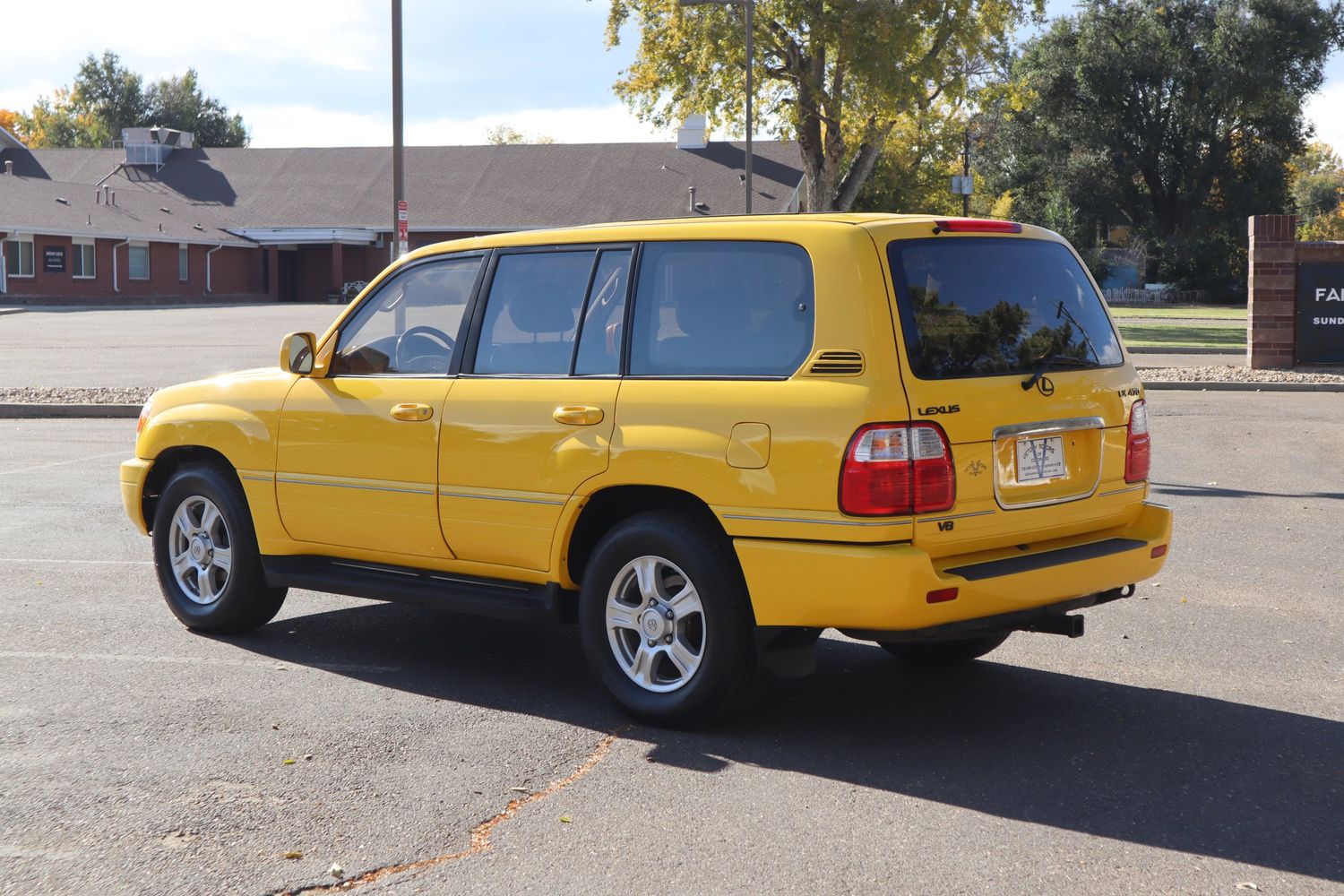 2001 Lexus LX 470 Base | Victory Motors of Colorado