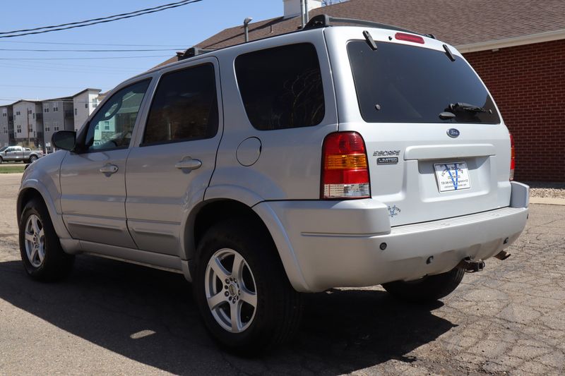 2004 Ford Escape Photos