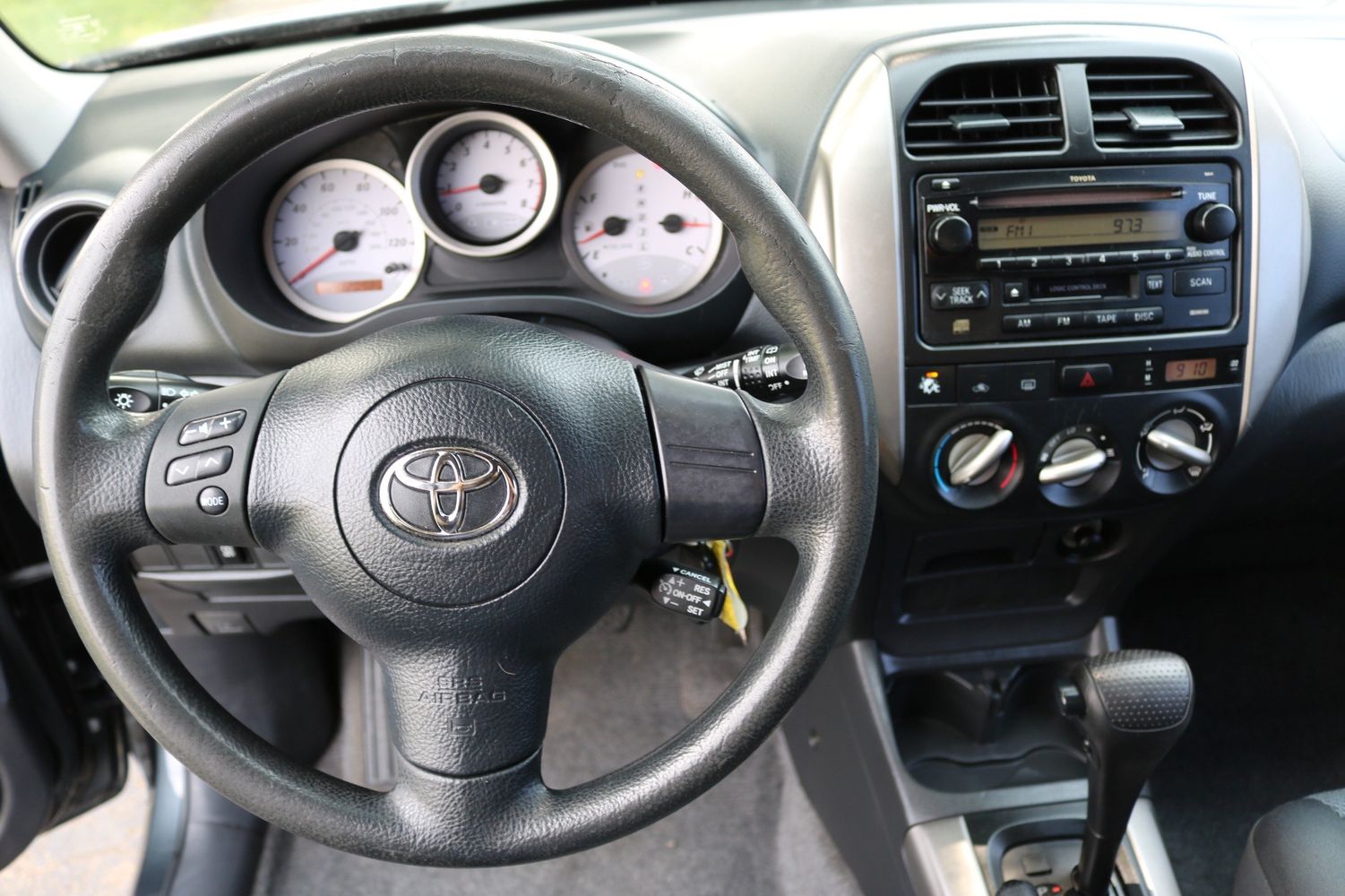 2004 Toyota RAV4 AWD | Victory Motors of Colorado