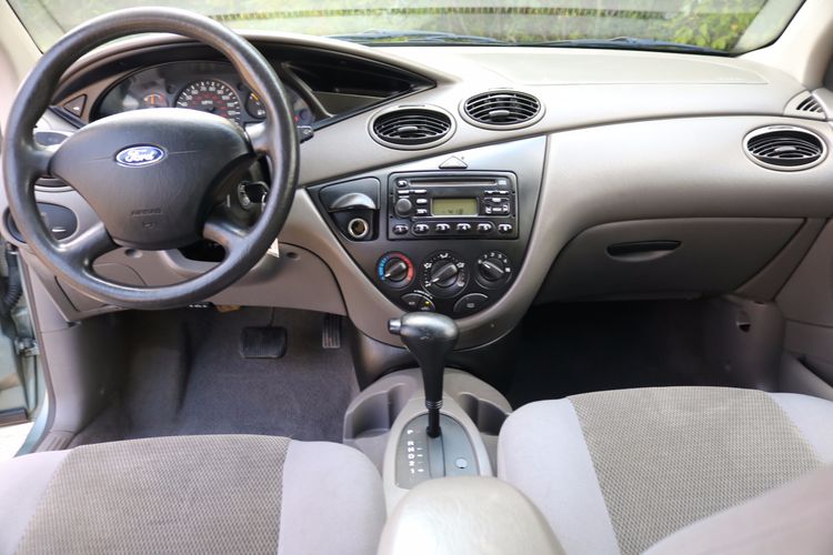 2004 Ford Focus Interior