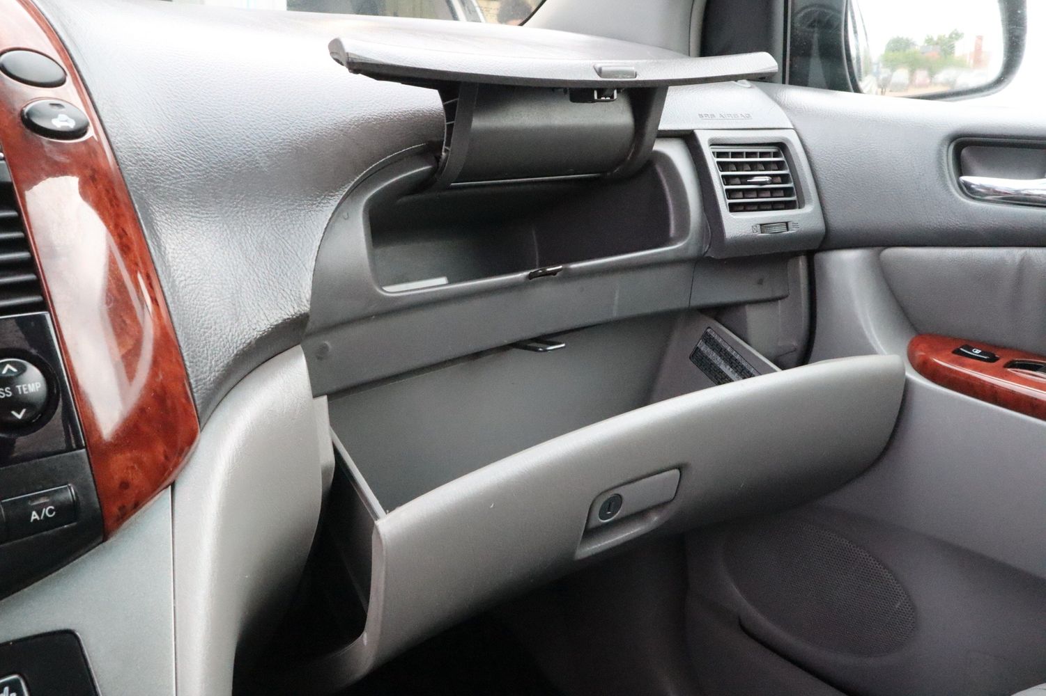 2004 Toyota Sienna XLE 7 Passenger | Victory Motors of Colorado