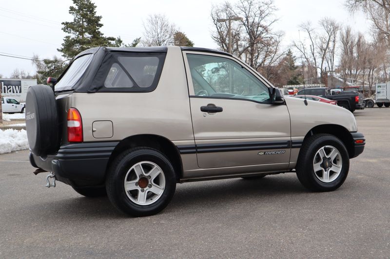 2002 Chevrolet Tracker Photos