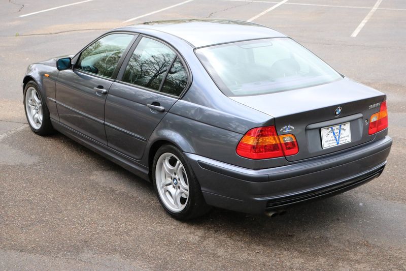 2003 BMW 325i Photos