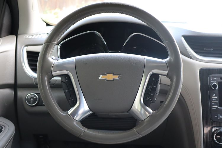 2016 Chevrolet Traverse LT | Victory Motors of Colorado
