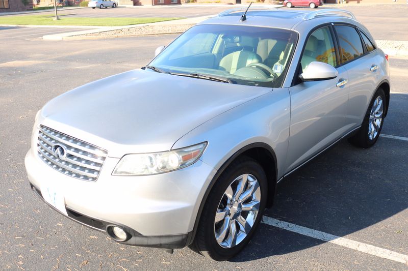 2004 Infiniti FX35 Photos