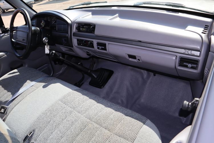 1995 Ford F150 Single Cab Interior