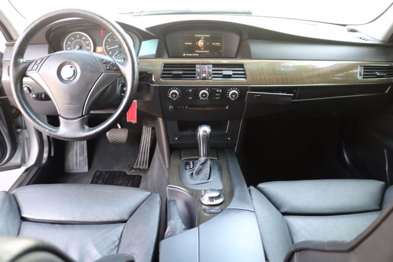 2004 BMW 545i Photos