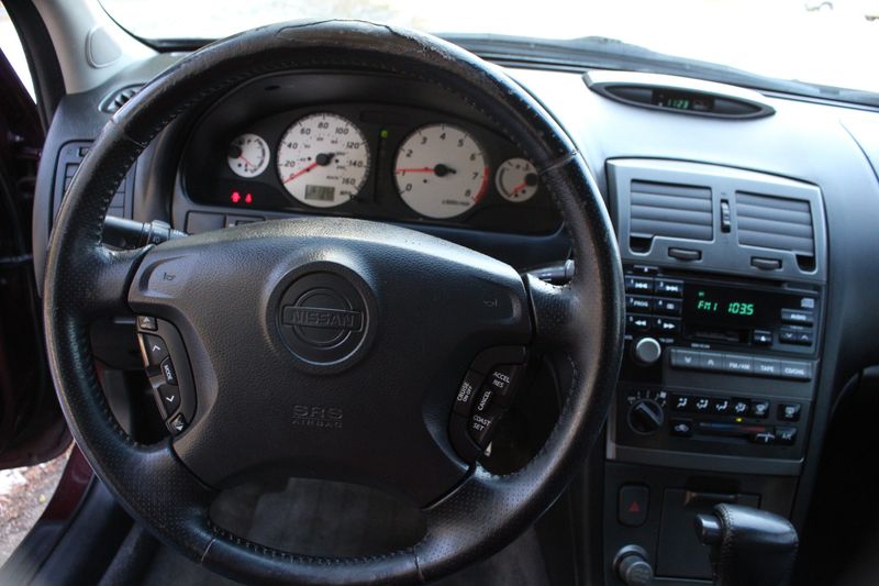 2001 Nissan Maxima Photos