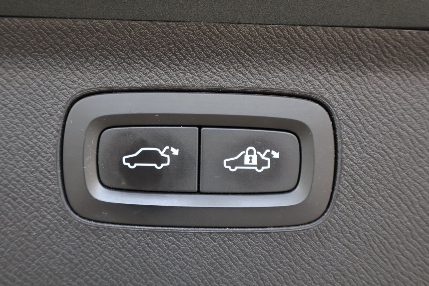 2018 Volvo XC90 T6 Inscription | Victory Motors of Colorado