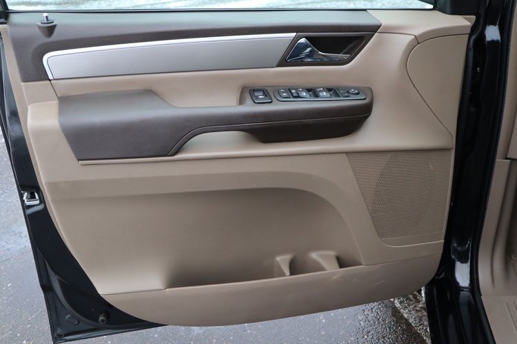 2012 Volkswagen Routan SE | Victory Motors of Colorado