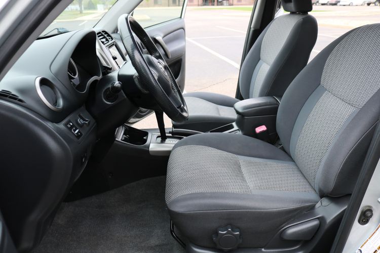 2005 Toyota RAV4 | Victory Motors of Colorado