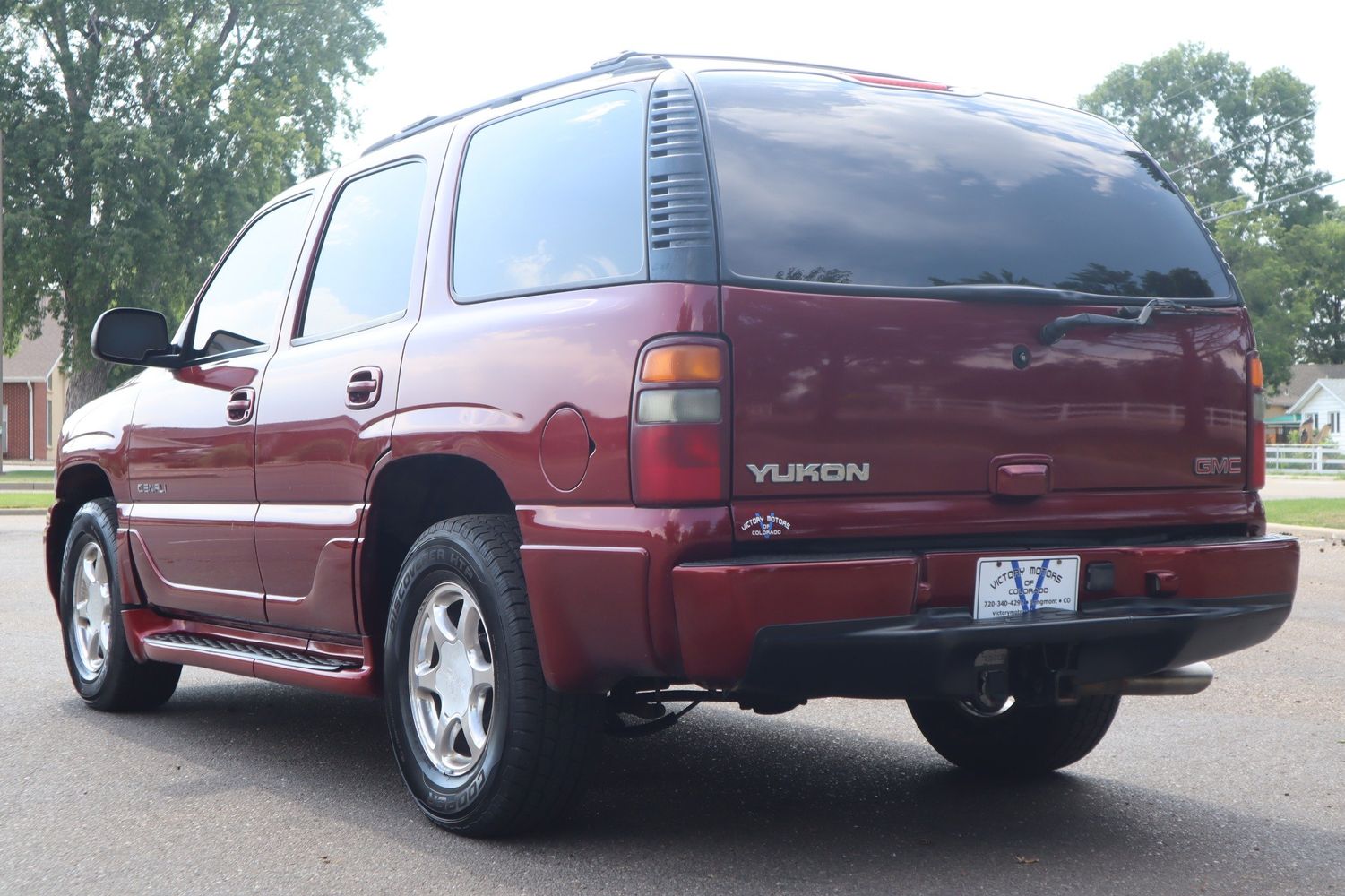 2002 GMC Yukon Denali | Victory Motors of Colorado