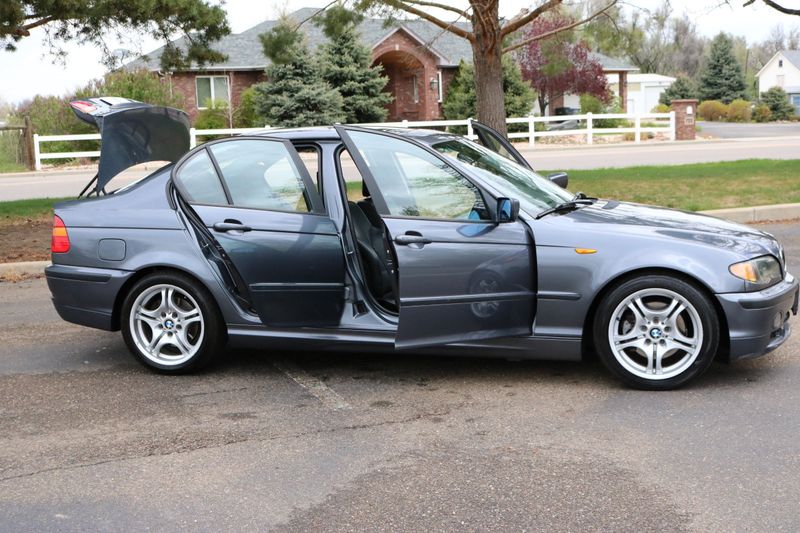 2003 BMW 325i Photos
