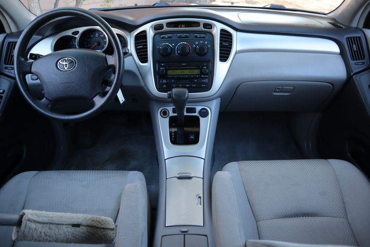2006 Toyota Highlander Base | Victory Motors of Colorado