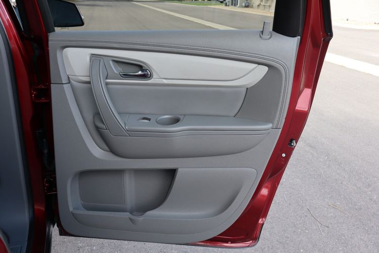 2016 Chevrolet Traverse LT | Victory Motors of Colorado