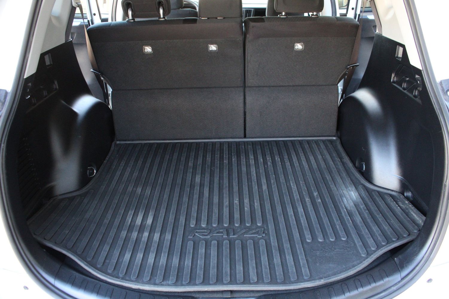 2017 Toyota RAV4 LE | Victory Motors of Colorado