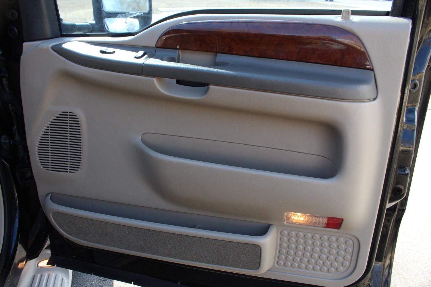 2000 Ford Excursion Limited | Victory Motors of Colorado