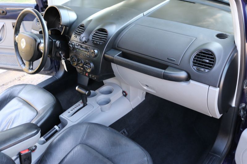 2001 Volkswagen New Beetle Photos
