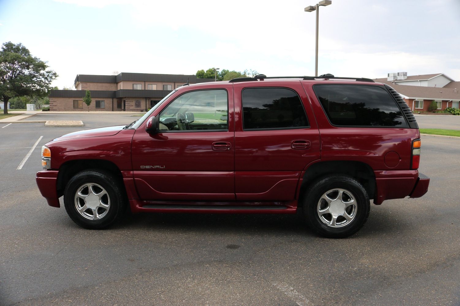 2004 GMC Yukon Denali | Victory Motors of Colorado