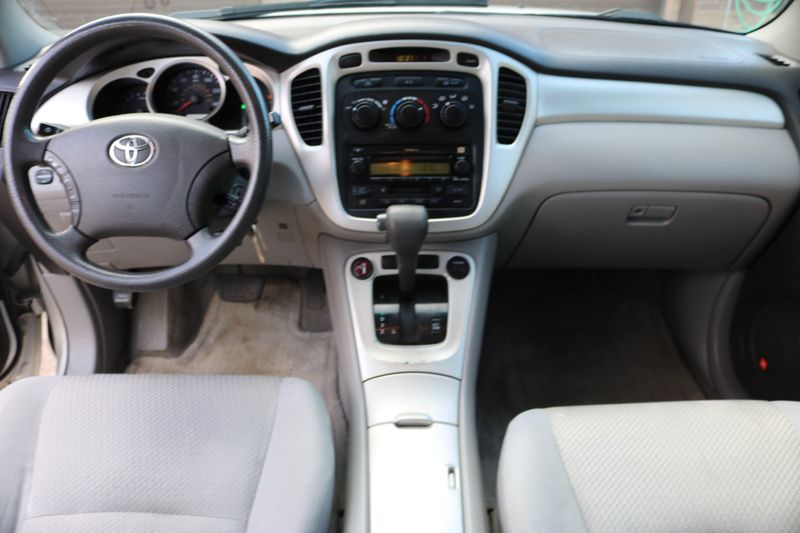 2005 Toyota Highlander Photos