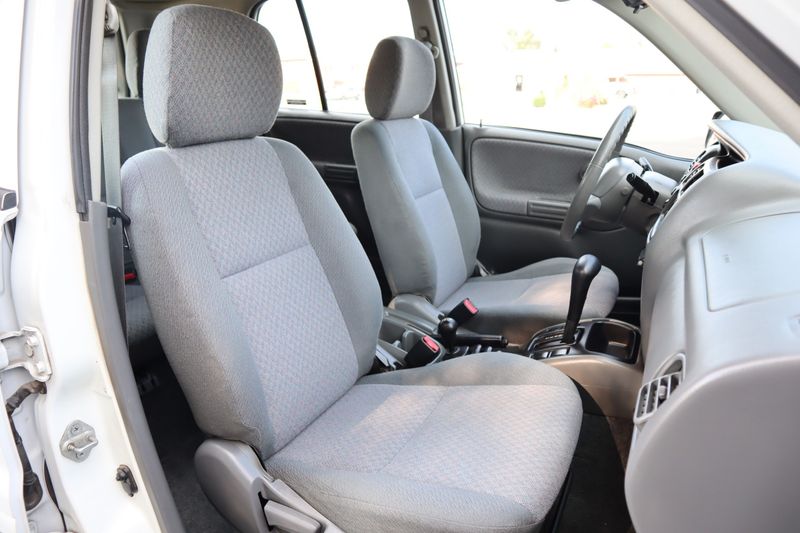 2000 Chevrolet Tracker Photos