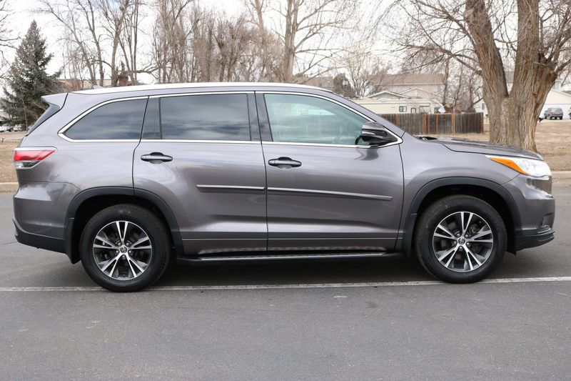 2016 Toyota Highlander Photos
