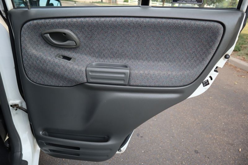 2000 Chevrolet Tracker Photos