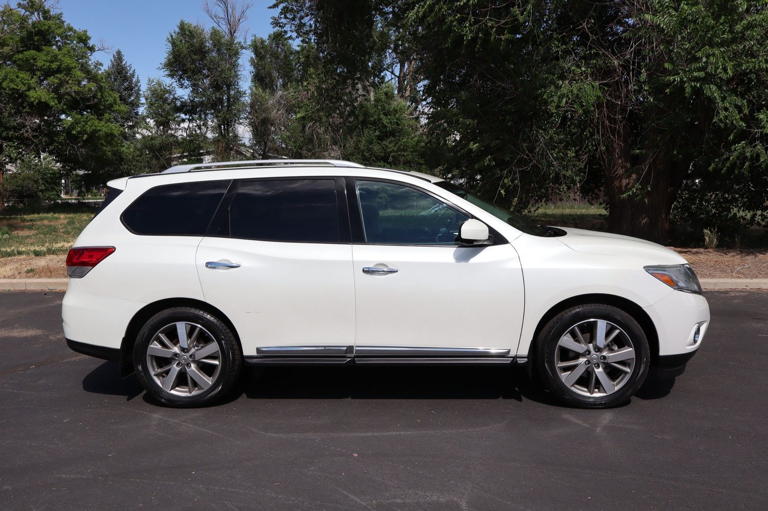 2015 Nissan Pathfinder Platinum | Victory Motors of Colorado