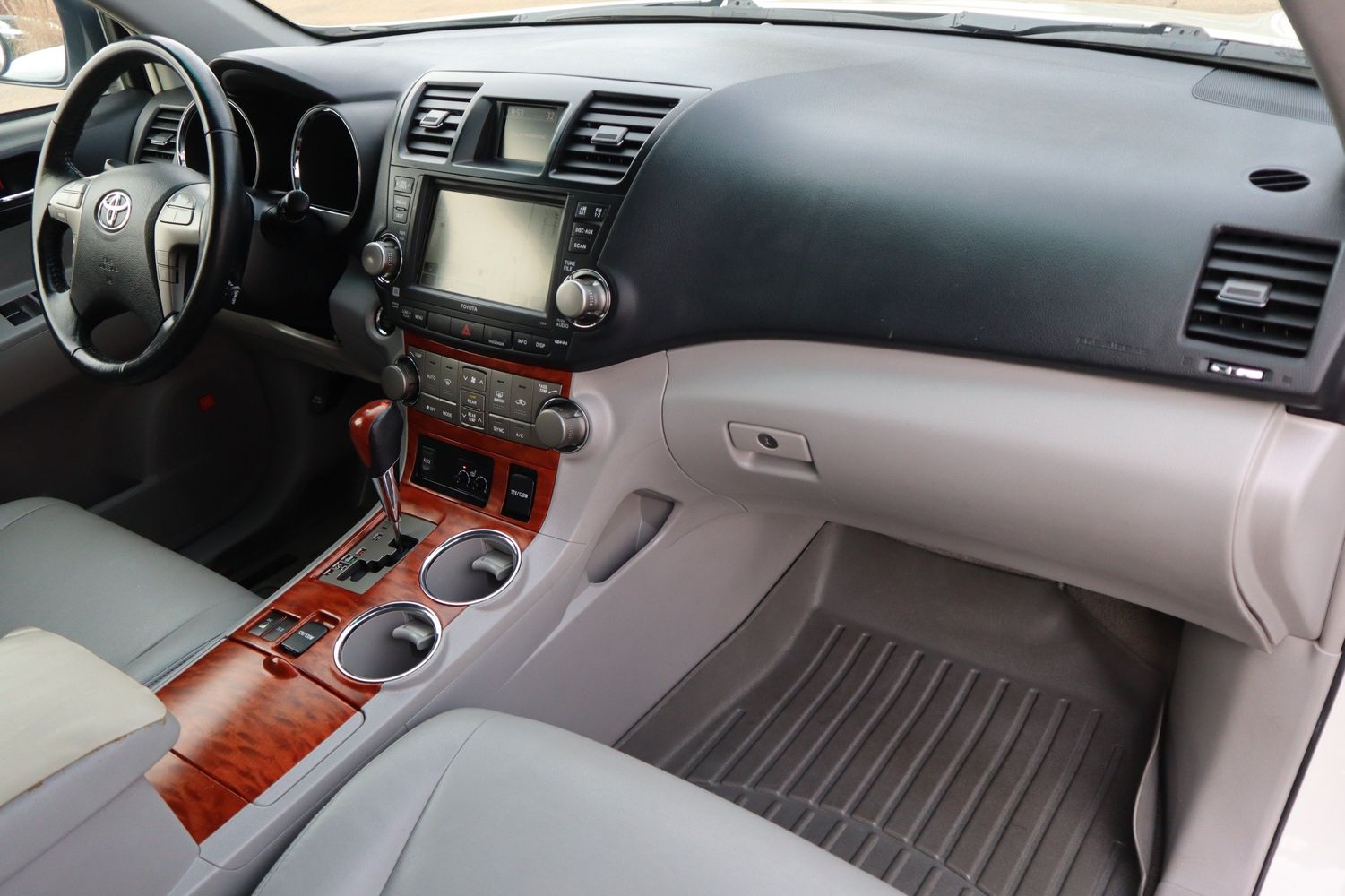 2010 Toyota Highlander Limited | Victory Motors of Colorado