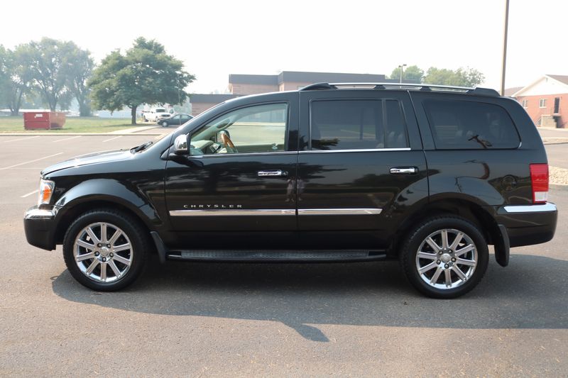 2008 Chrysler Aspen Photos