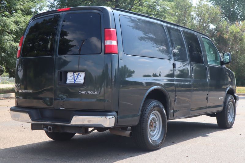 2005 Chevrolet Express 3500 Photos