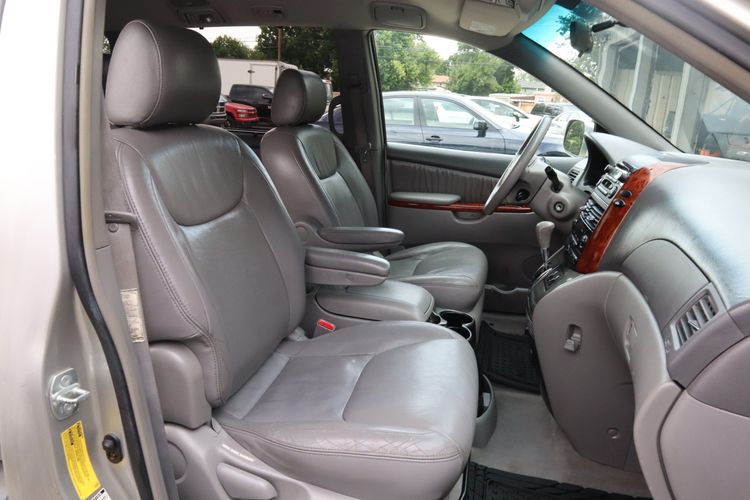 2004 Toyota Sienna XLE 7 Passenger | Victory Motors of Colorado