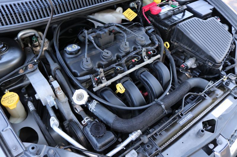 2004 Dodge Neon Photos